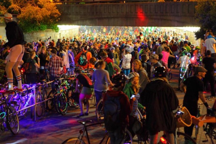 Canadenses unem música eletrônica e bicicletas em sua Bike Rave 2014 ...